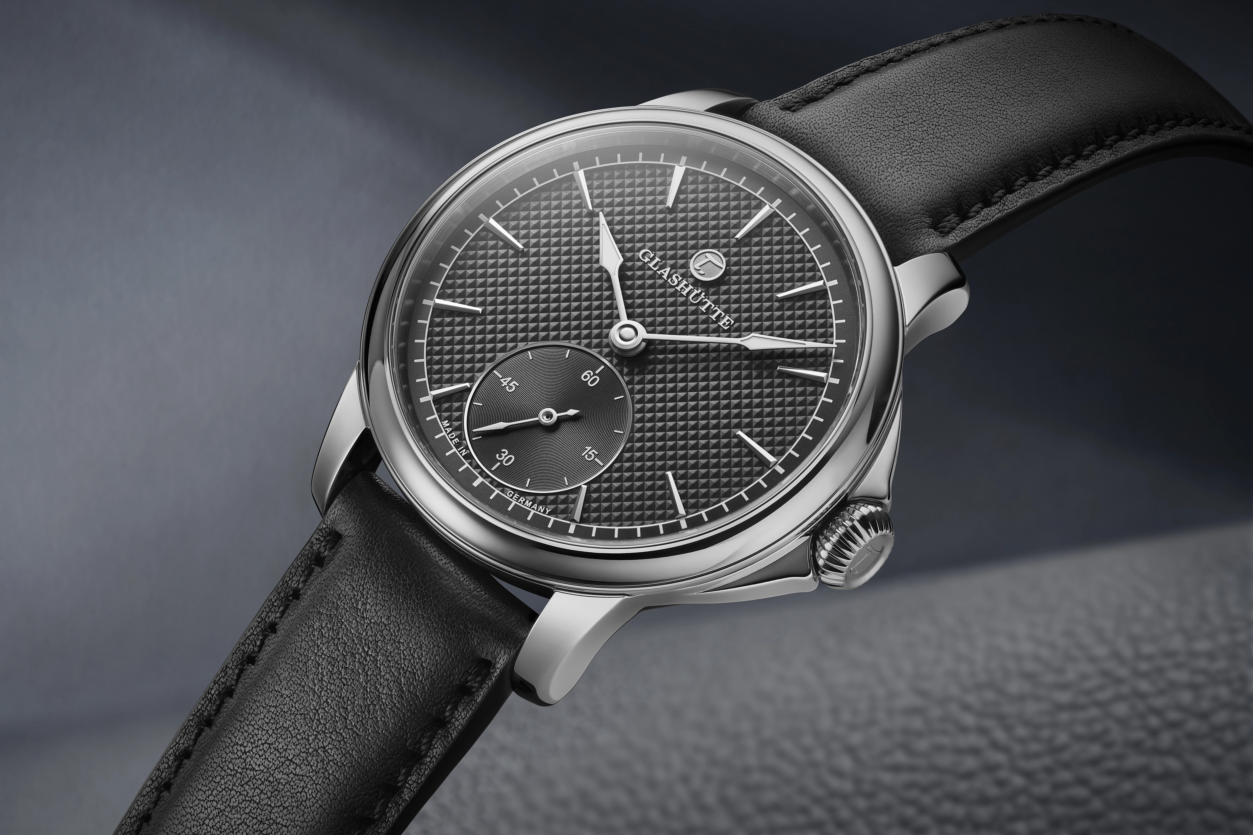 Tutima Patria in Titanium | WatchTime